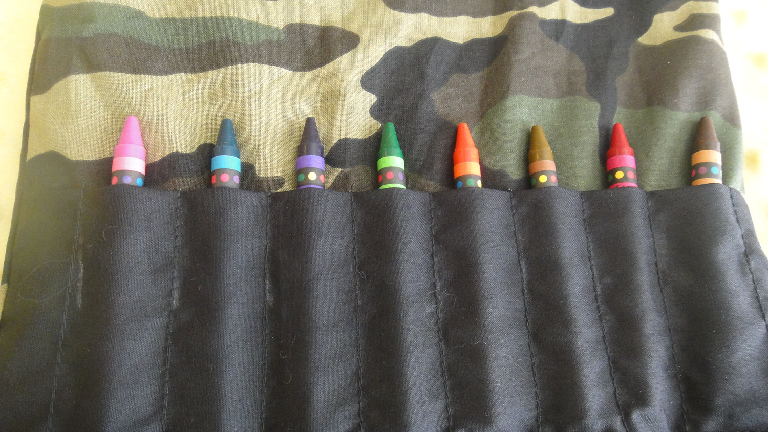 Crayon Tote With 8 Crayons In Camo Pattern on Luulla